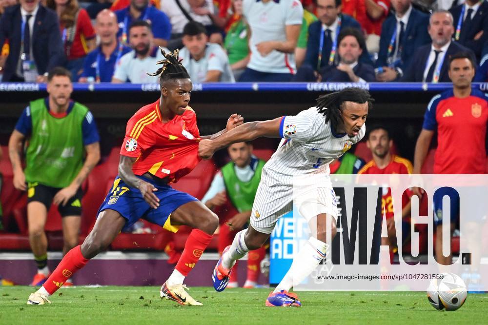 from left Nico WILLIAMS ESP , action, duel against Jules KOUNDE FRA semi-final Spain ESP France