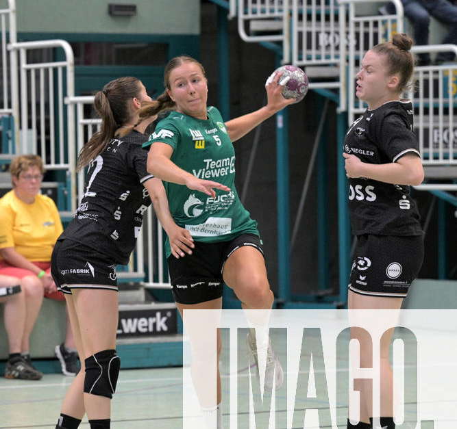 Ann Kynast FrischAuf Goeppingen, 5 against Ida Petzold TusSies ...