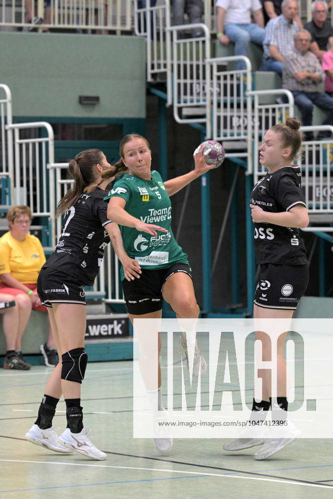 Ann Kynast FrischAuf Goeppingen, 5 against Ida Petzold TusSies ...