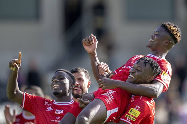 GÖTEBORG 20240714 Elfsborgs two-time scorer Terry Yegbe is honored ...