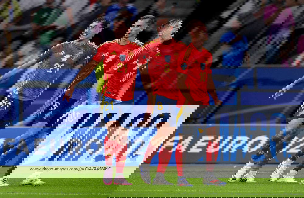 Soccer Euro 2024 Final 14 07 2024 Spain England Spain Cheering after ...