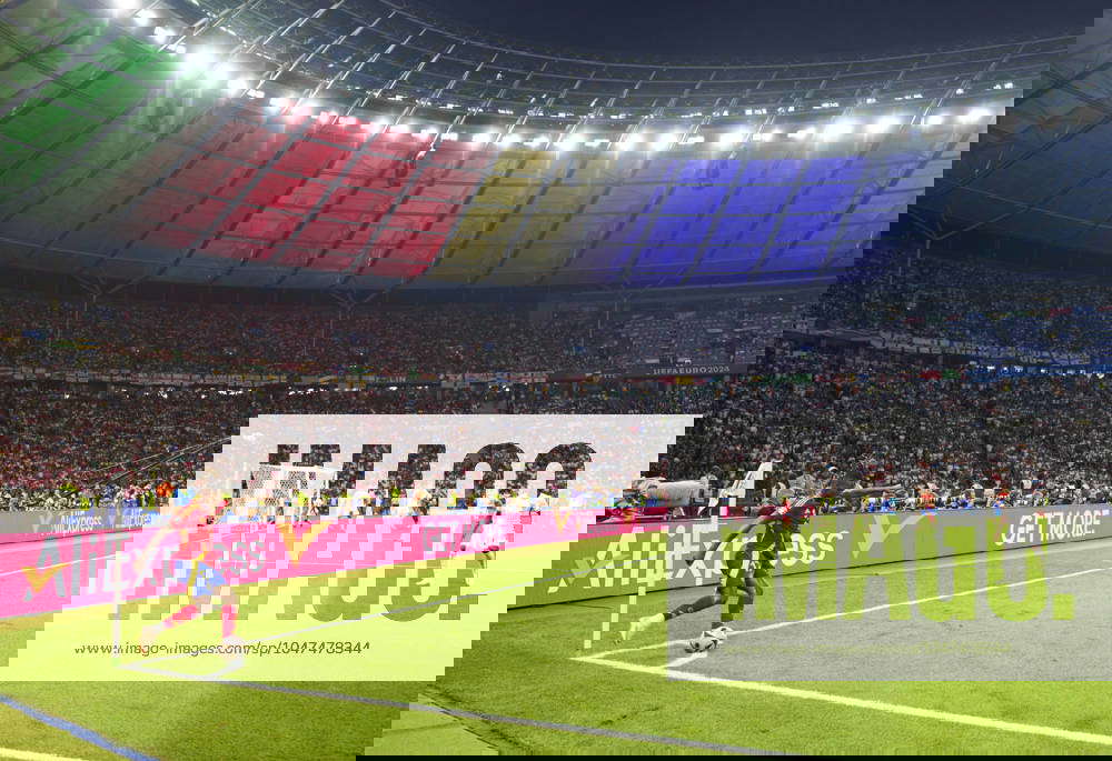 Nico Williams, ESP 17 beim Eckball Ecke, Eckfahne , corner flag, in the ...