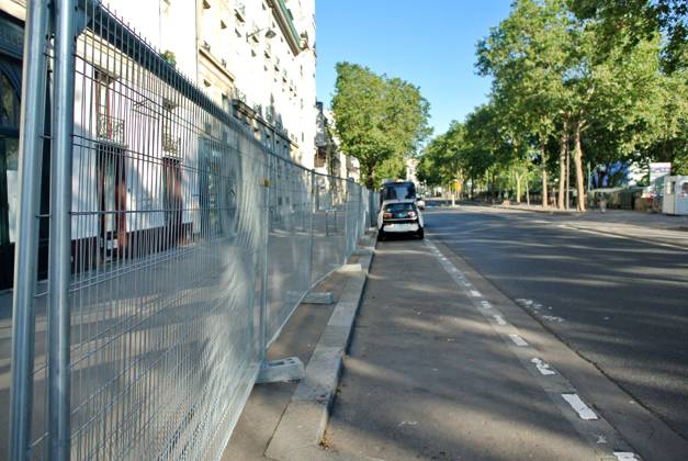 Paris 2024 - Paris Behind Fences Fences are is installed in nearby ...