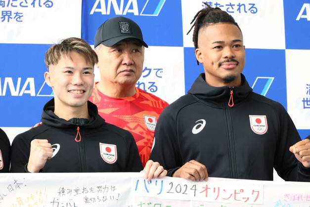 Tokyo, Japan - Japan s boxers Shudai Harada of 57kg class and Sewonrets ...