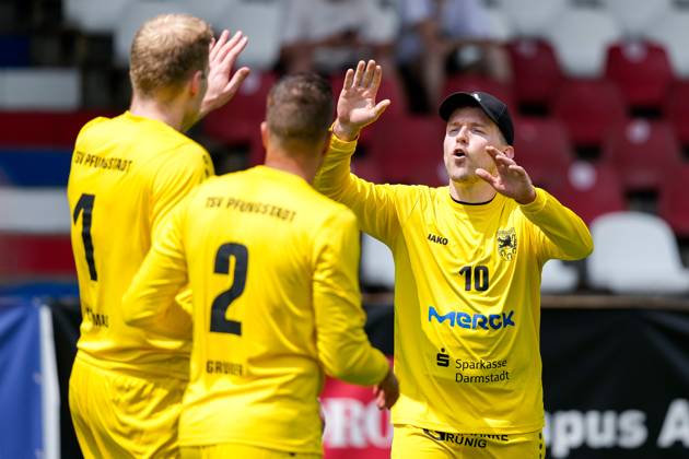 from left Patrick Thomas TSV Pfungstadt, 1 , Dennis Gruber TSV ...