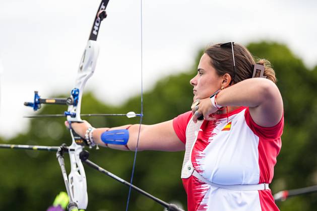 Paris, Paris, FRANCE: Elia Canales competes in Archery at Invalides ...
