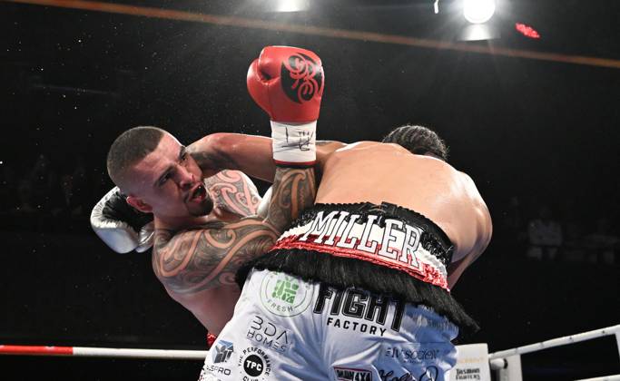 BOXING HUNI PILCHER, Clay Waterman in action against Lucas Miller ...