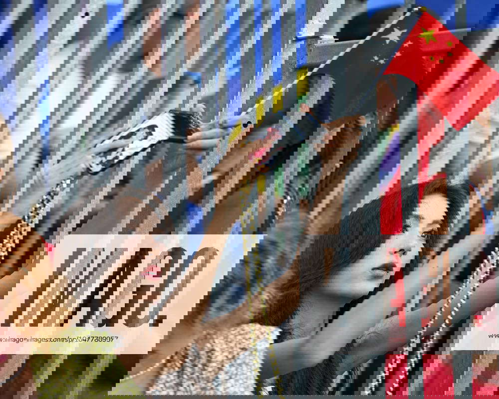 Chinese spectators at the Opening Ceremony of the XXXIII Olympic Games, Olympische Spiele, Olympia