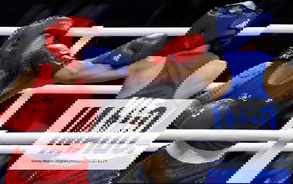 Thi Linh Ha (R) of Vietnam and and Feofaaki Epenisa of Tonga during ...