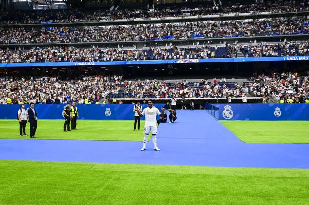 Real Madrid Unveils New Signing Endrick Cintia Ramos Moreira, mother of ...