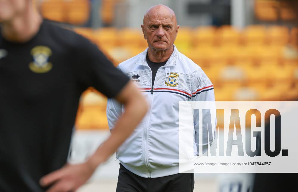 East Fife assistant manager Ian Campbell St Johnstone v East Fife ...