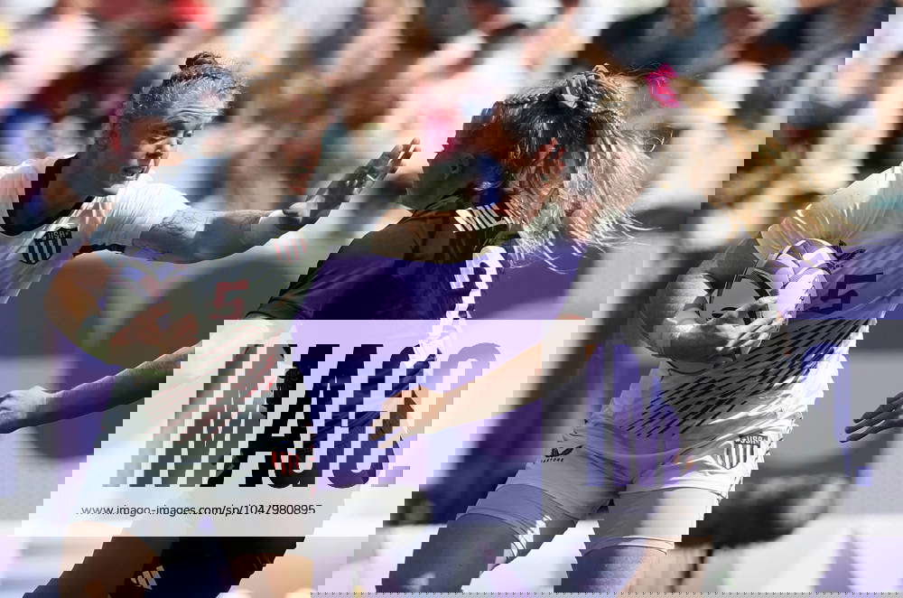 US Kristi Kirshe fights off rivals during the USA vs New Zealand Women ...