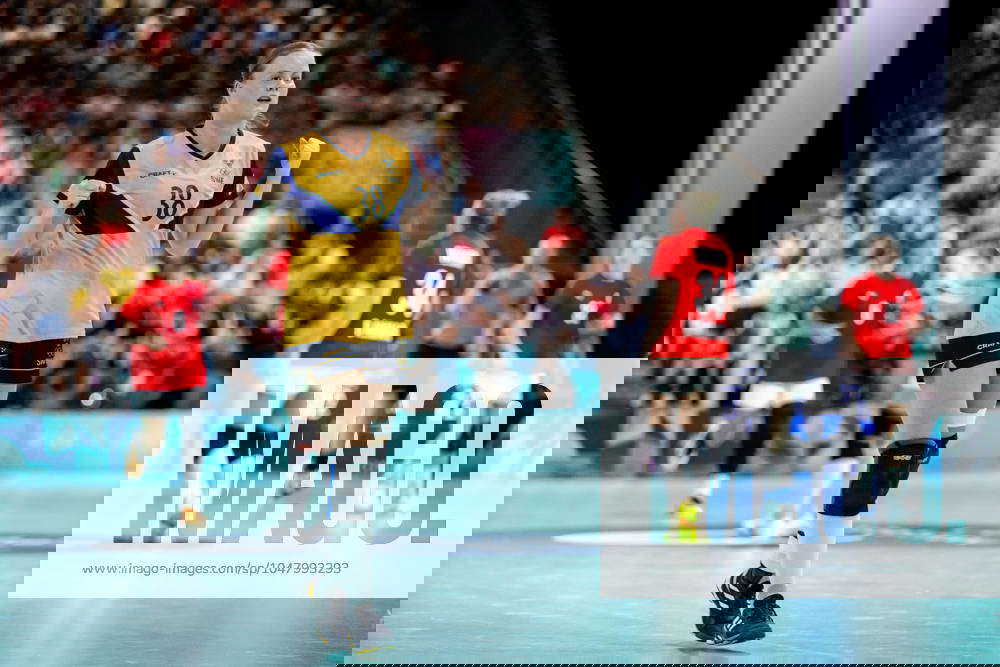 Elin Hansson of Sweden celebrates in a women s preliminary round ...