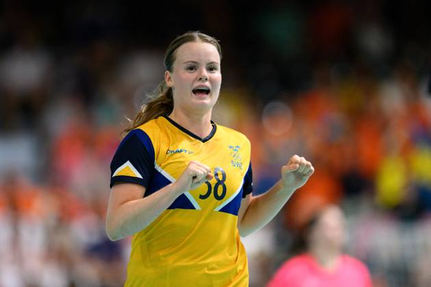 Elin Hansson of Sweden celebrates in a women s preliminary round ...
