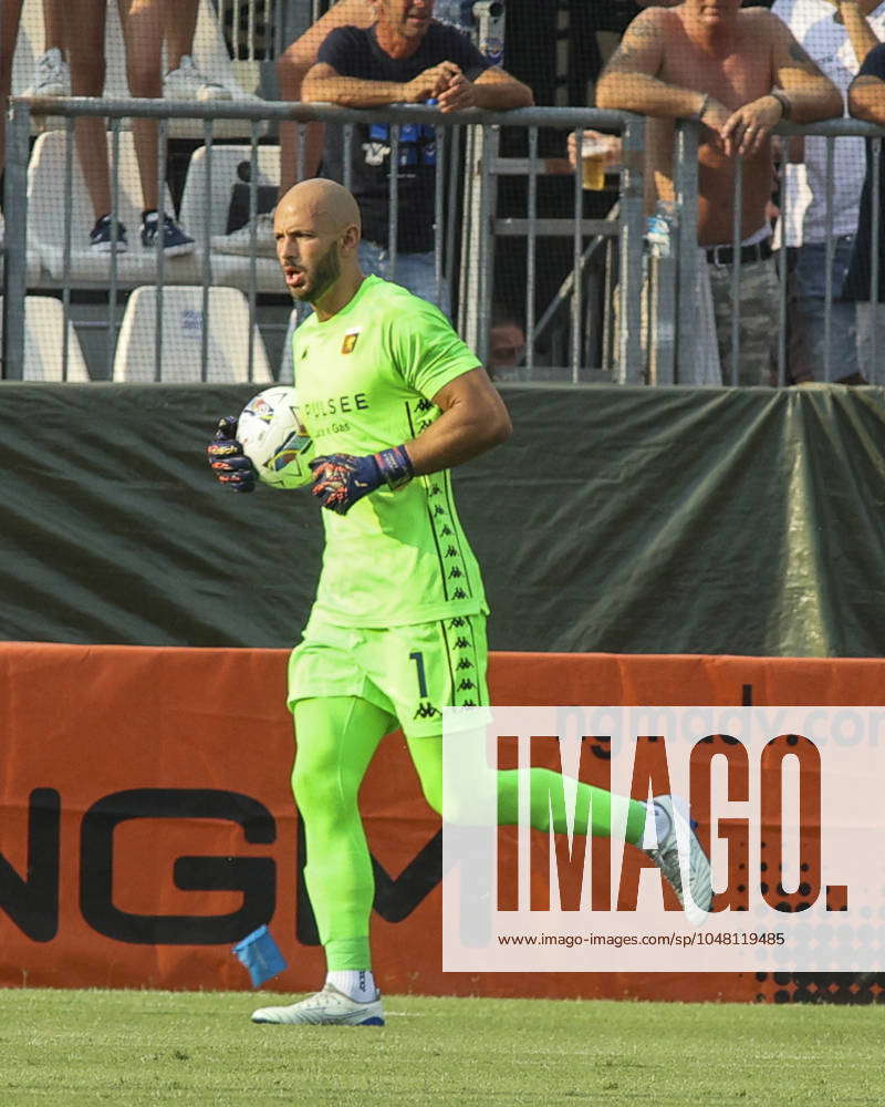 Nicola Leali of Genoa CFC play the ball during Brescia Calcio FC vs ...