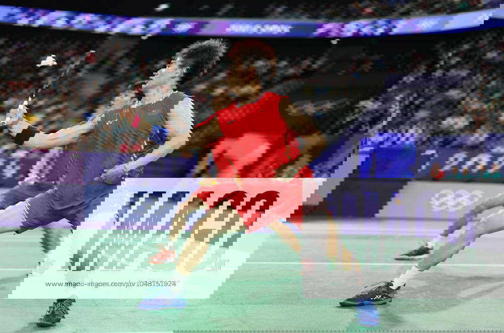 (240802) -- PARIS, Aug. 2, 2024 -- Liang Weikeng (front) Wang Chang of ...