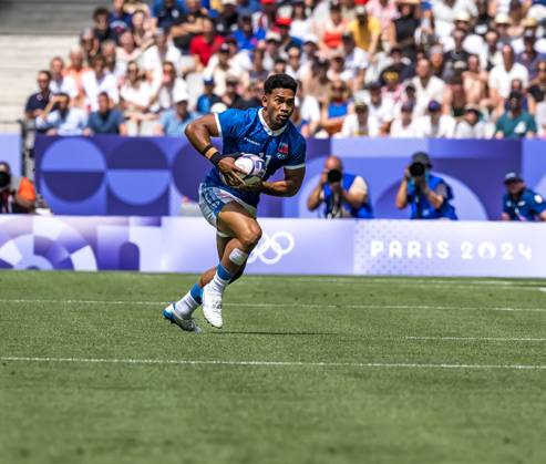 Paris, Ile de France, France: Team Samoa back Steve Onosai plays ...