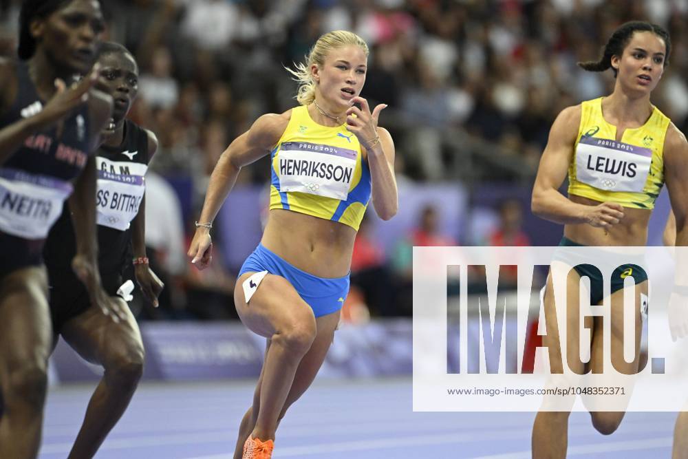 Julia Henriksson of Sweden competes during women s 200m semi-final of ...