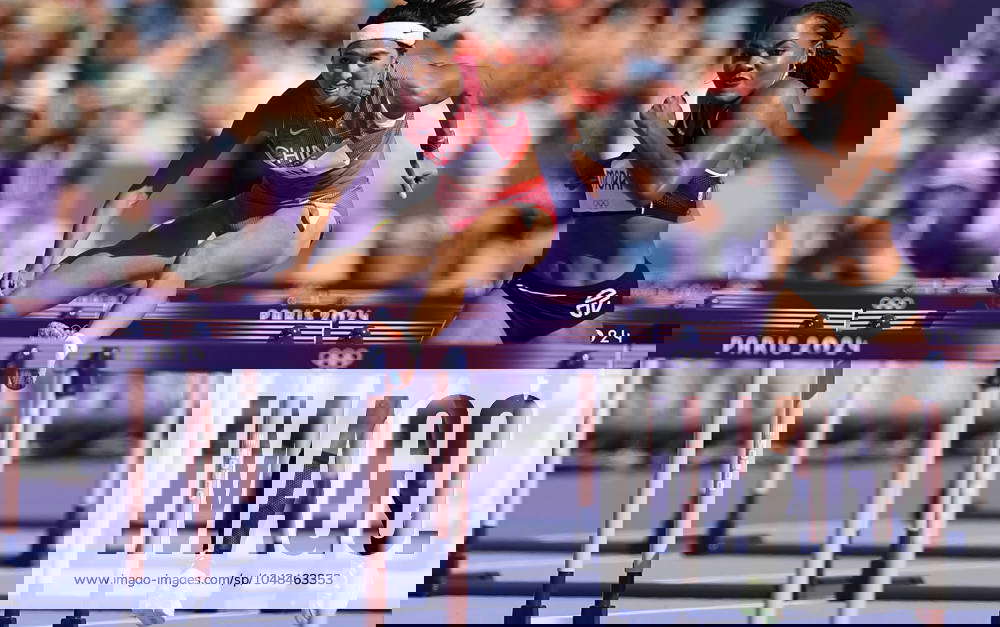 (240808) -- PARIS, Aug. 8, 2024 -- Lin Yuwei (L) of China competes ...