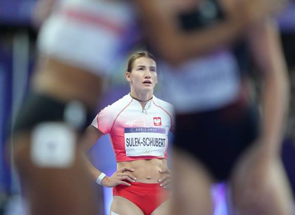PARIS, Aug. 8, 2024 -- Adrianna Sulek-Schubert of Poland reacts after ...
