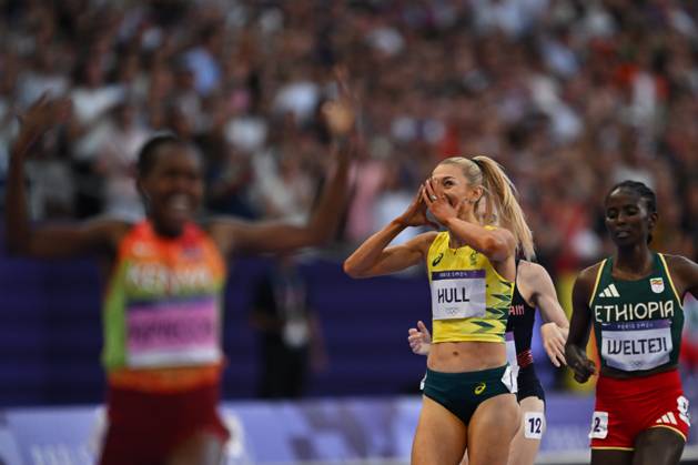 OLY24 ATHLETICS, Australian runner Jessica Hull reacts after winning a ...