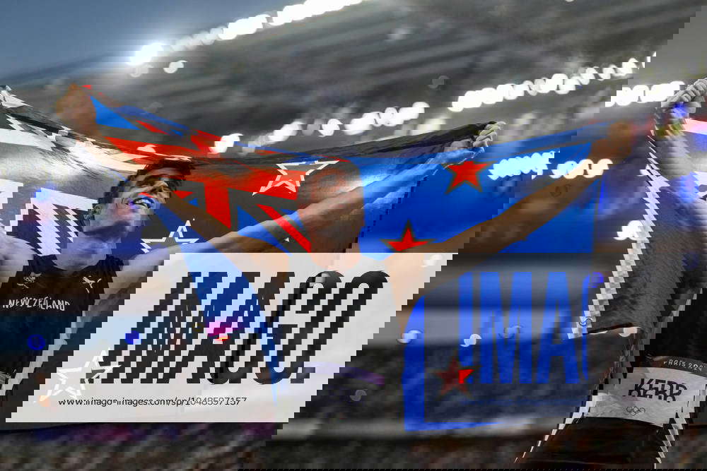 240810 Hamish Kerr of New Zealand celebrates after winning mens ...