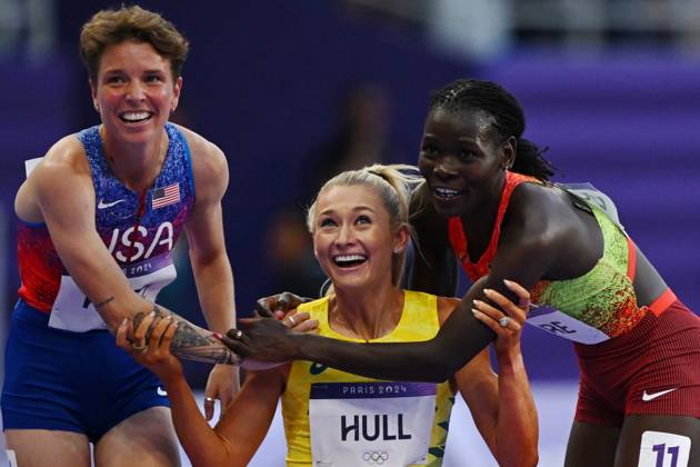 OLY24 ATHLETICS, Australian runner Jessica Hull reacts after winning a ...