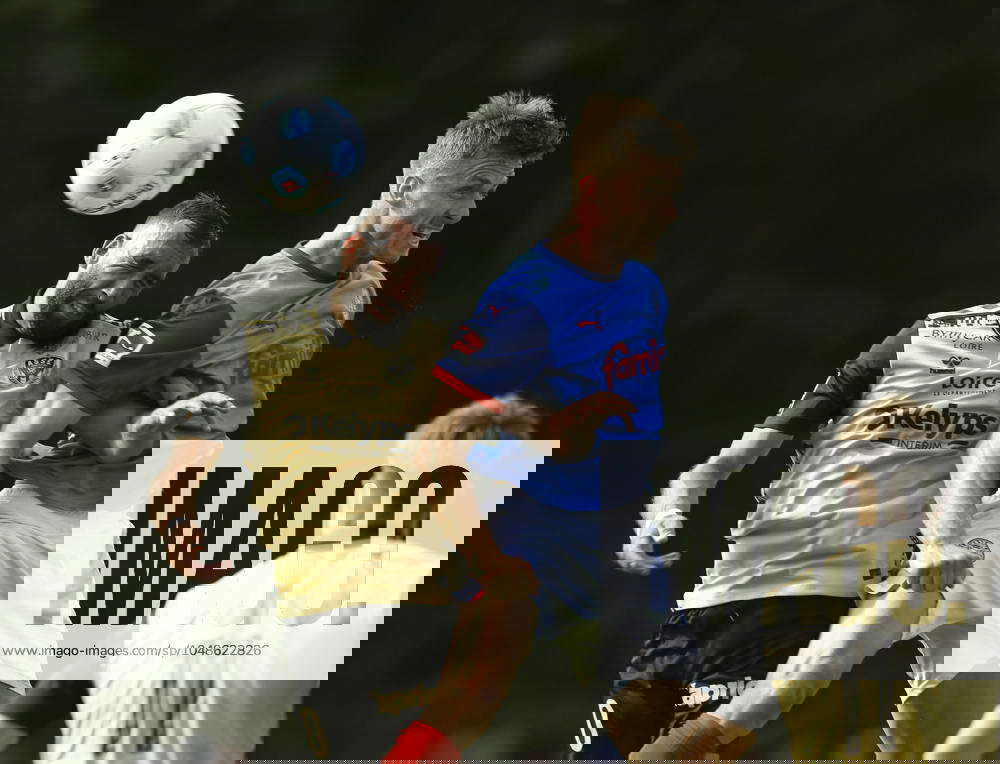 Photo Florian Tardieu St Etienne heads against Carl Anders Johansson ...