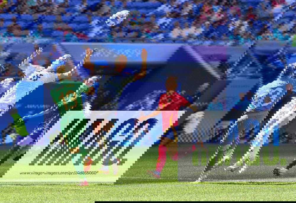 Cata Coll, goalkeeper Spain 13 foul against Giulia Gwinn, DFB Frauen 15 ...