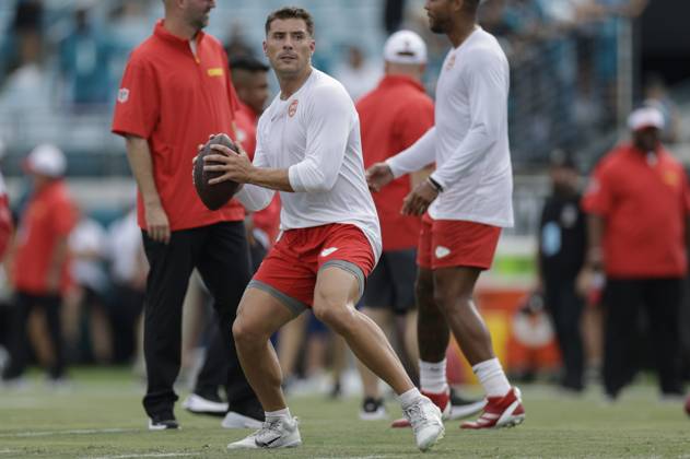 JACKSONVILLE, FL - AUGUST 10: Kansas City Chiefs quarterback Patrick ...