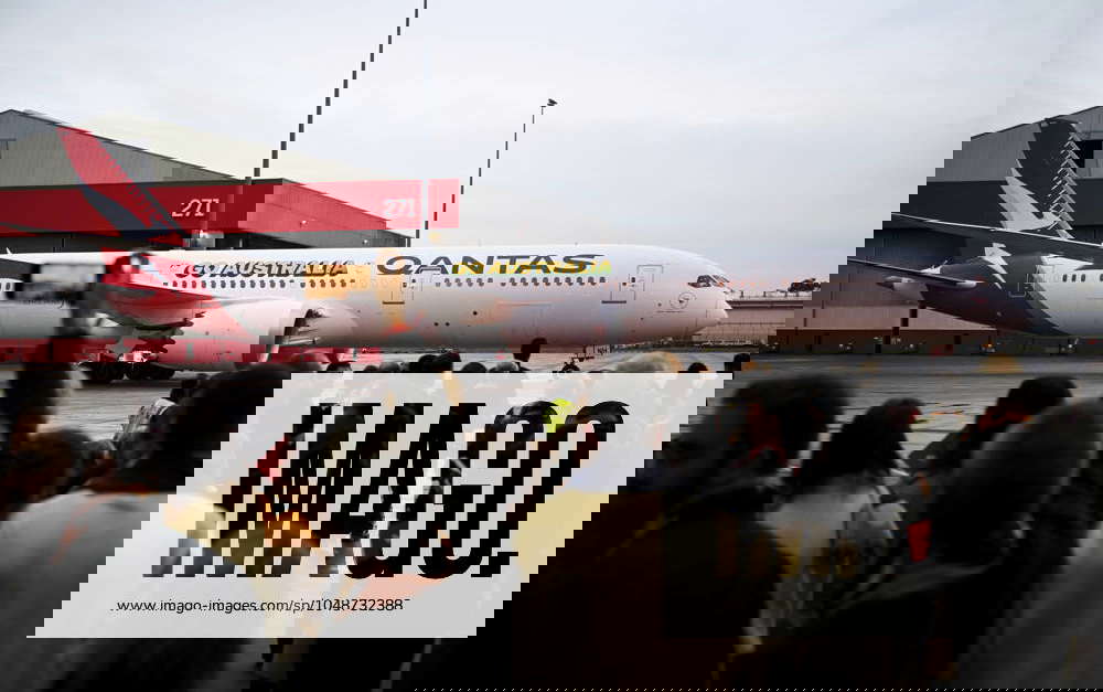 AUSTRALIAN OLYMPIC TEAM ARRIVAL SYDNEY, A Qantas charter flight ...