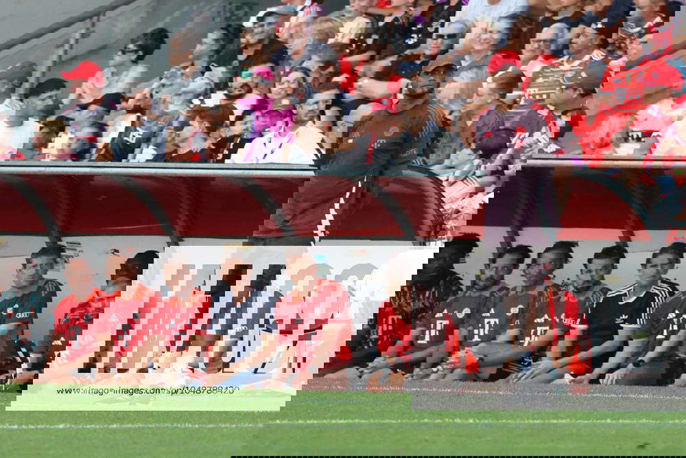 Coach Vincent Kompany FCB his bench, coachs bench, sports director ...