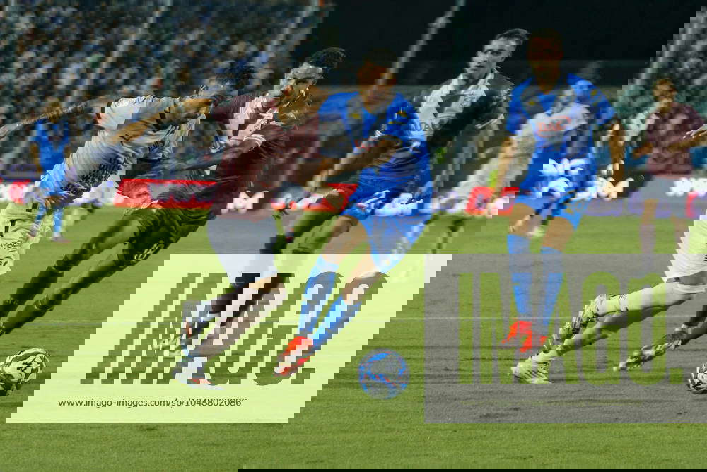 Roberto Insigne of Palermo FC battle for the ball with Alexander Jallow ...