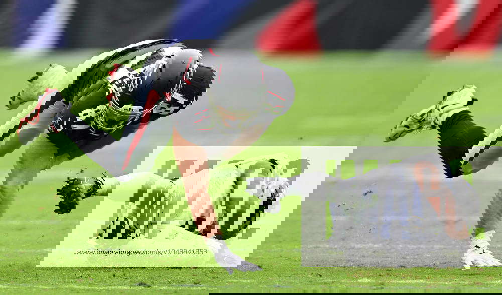 Atlanta Falcons tight end John FitzPatrick (87) is upended by Baltimore ...