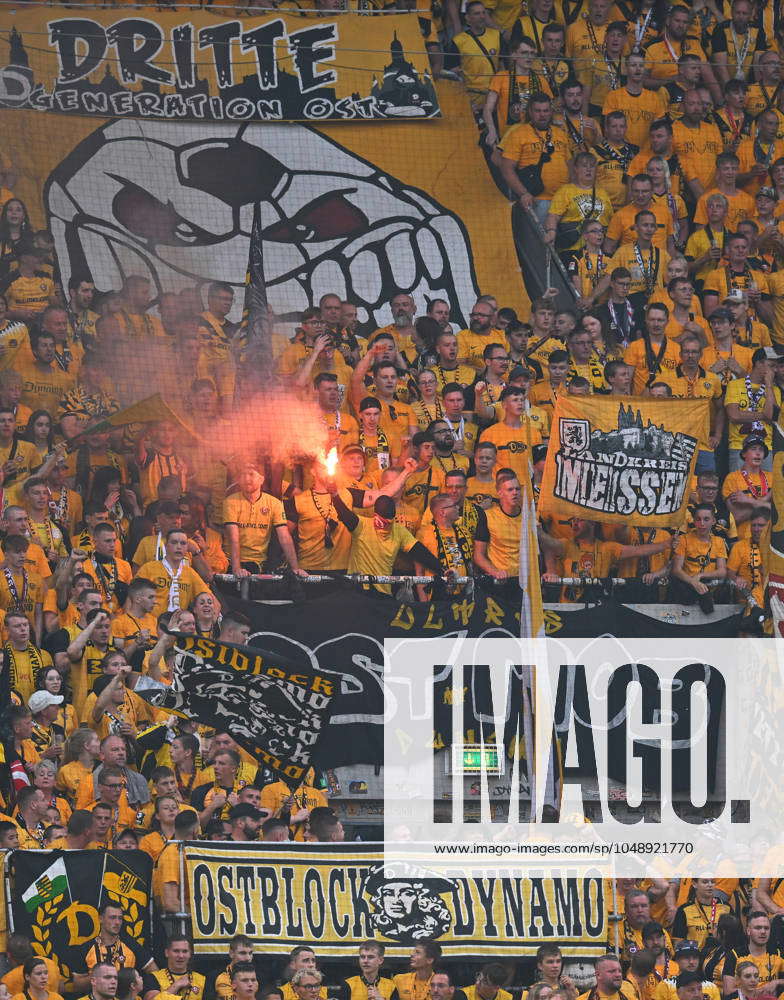 Pyrotechnics in Dresden K Block, Fanblock, Pyro, 18 08 2024, Football ...