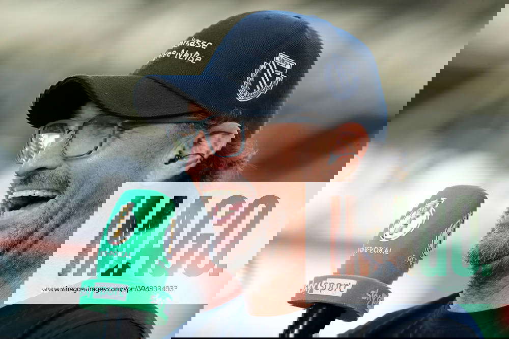 Coach Claus Dieter Wollitz laughing in an interview Portrait Portrait ...