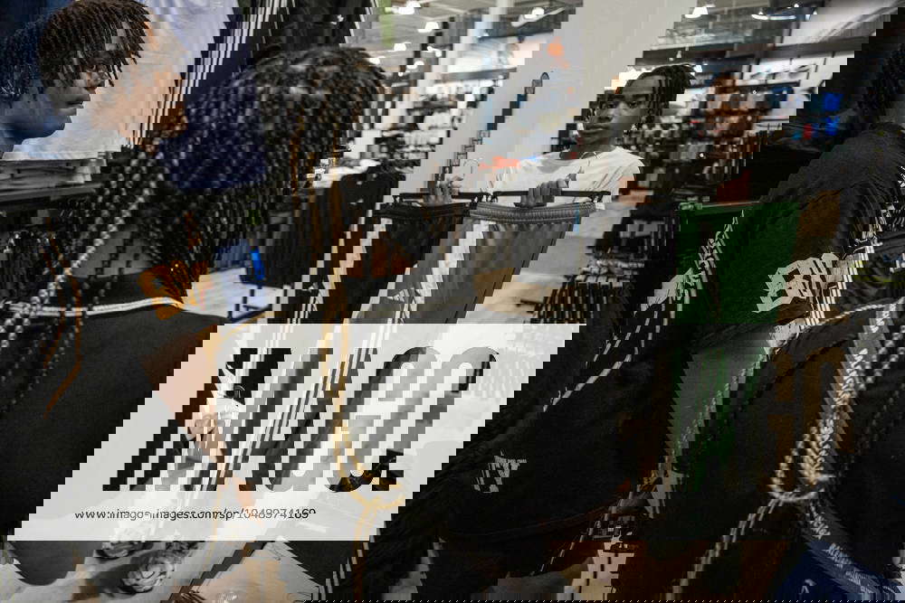 Minnetonka, MN, United States: Kinna Thomas and her 13-year-old son ...