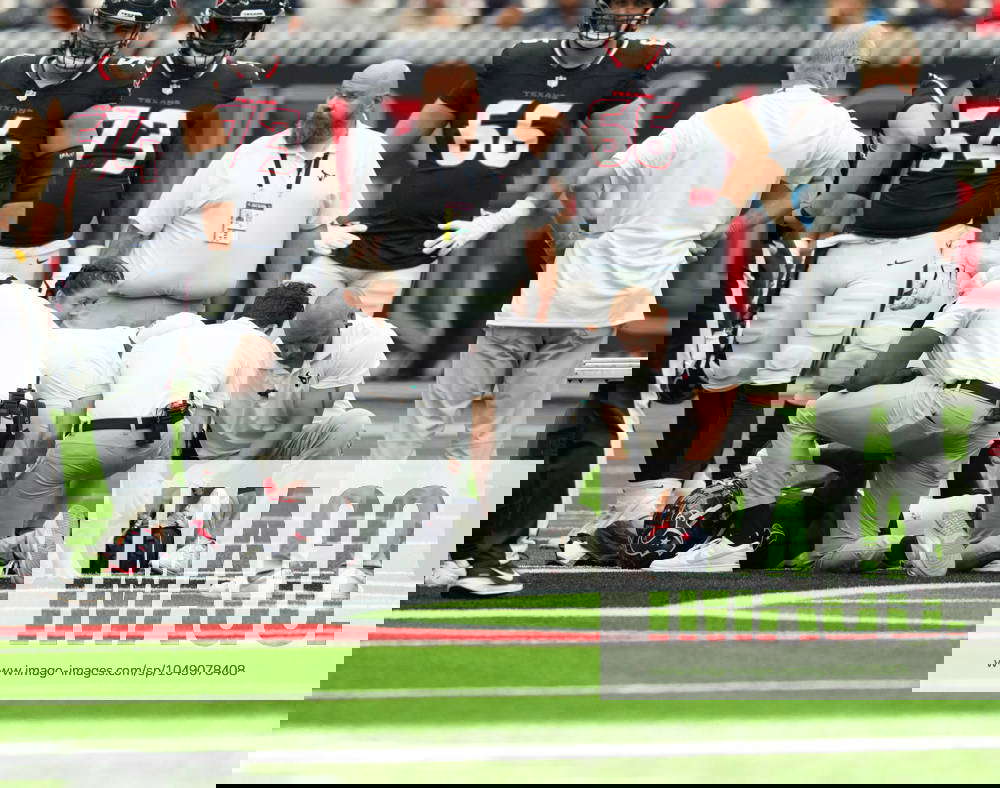 Houston, Tx, USA: Houston Texans trainers attend to safety Brandon Hill ...