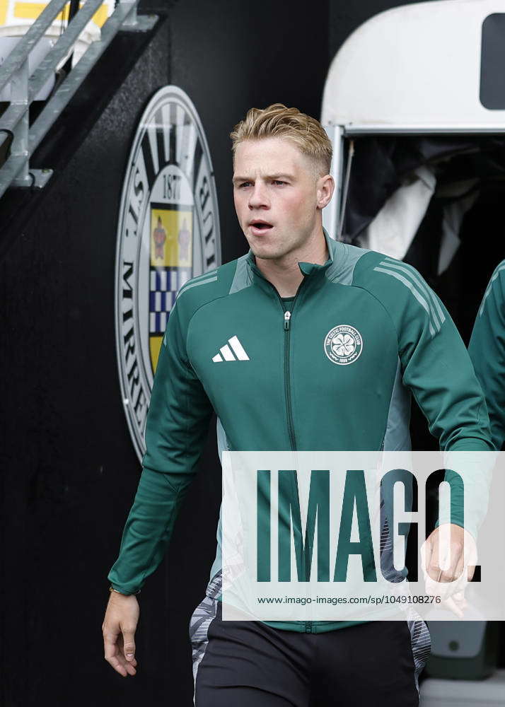 St Mirren v Celtic William Hill Premiership Stephen Welsh of Celtic ...