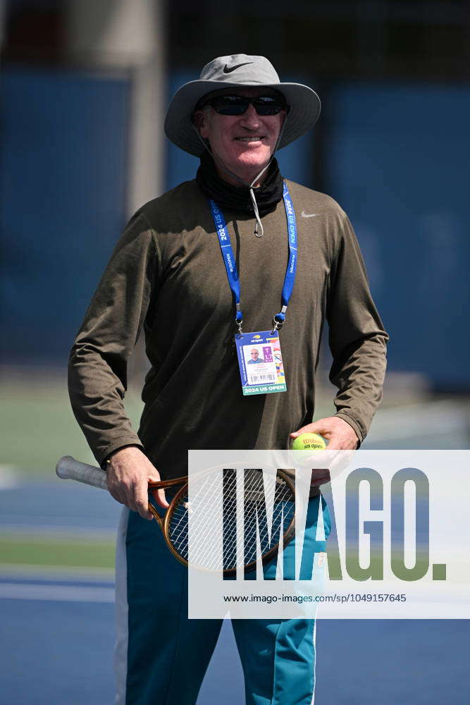 FLUSHING NY- AUGUST 25: Brad Gilbert is seen on the practice court at ...