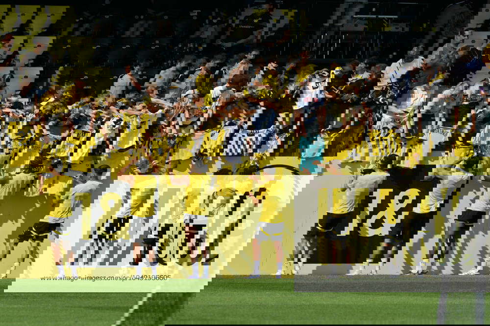 BVB players sign autographs for fans after training 27 08 2024 ...