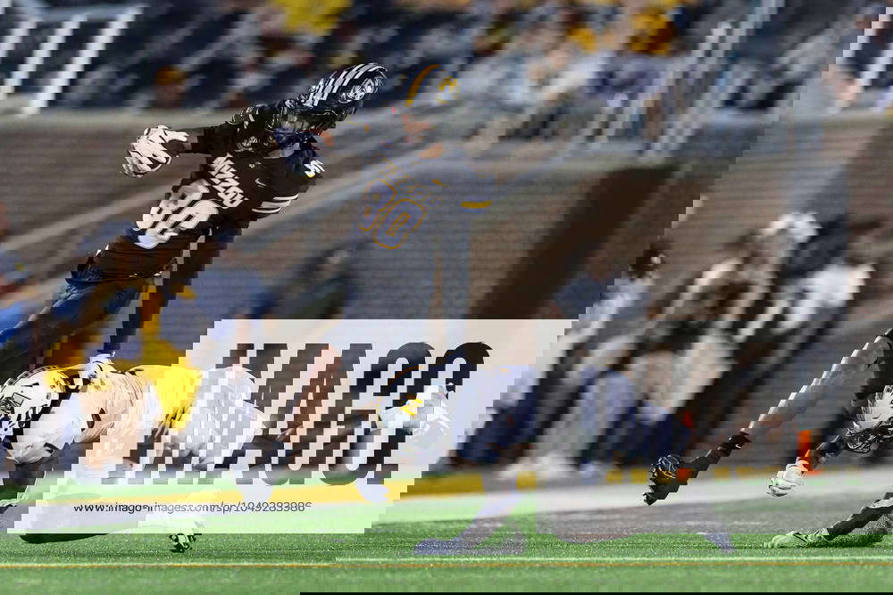 : Missouri Tigers tight end Tyler Stephens catches a pass and breaks ...