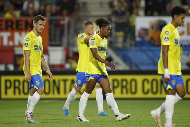 WAALWIJK - Reuven Niemeijer of RKC Waalwijk, Godfried Roemeratoe of RKC Waalwijk, Dario van den