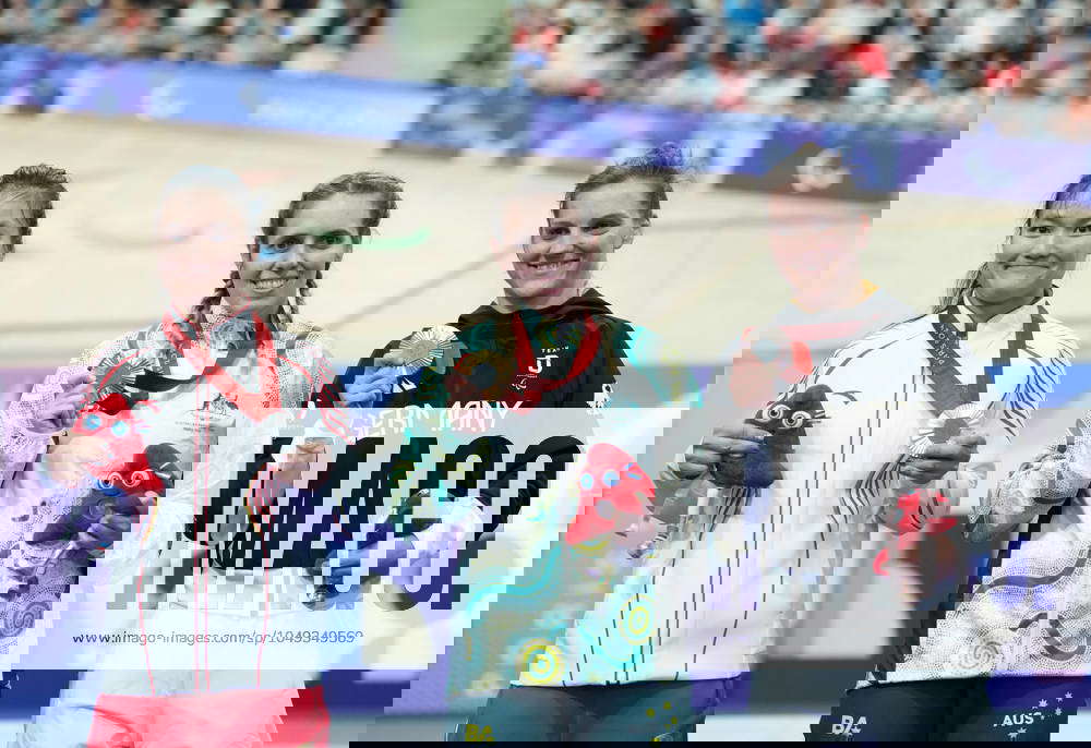 KW35 (240831) -- PARIS, Aug. 31, 2024 -- Gold medalist Amanda Reid (C) of Australia, silver