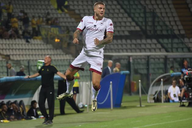 Cittadella s Mario Ravasio celebrates after scoring the goal 0-1 during ...