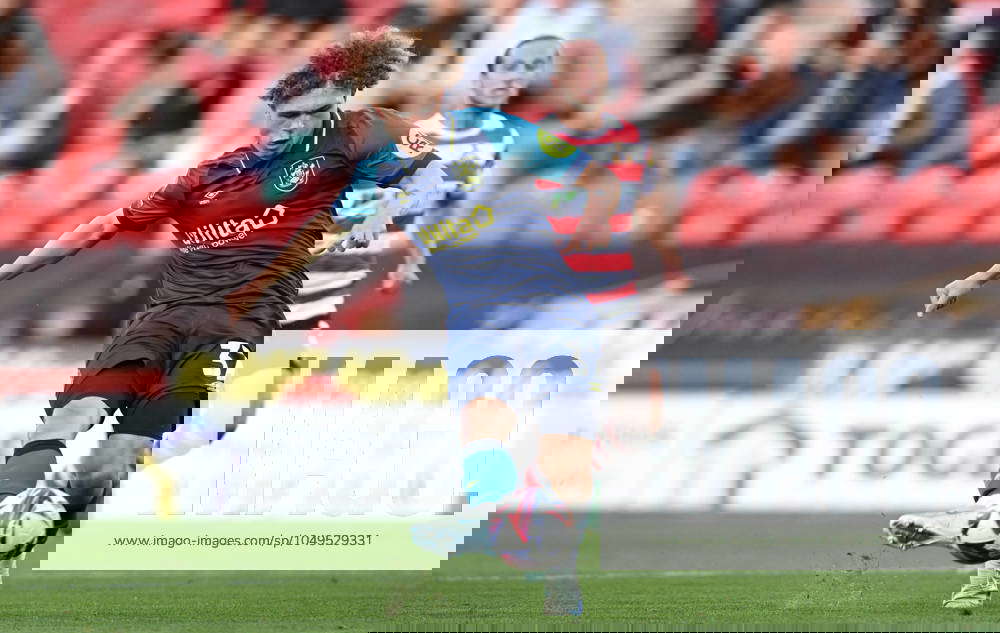 Peter Thomas of Huddersfield Town misses a great chance to score one on one with the Goalkeeper