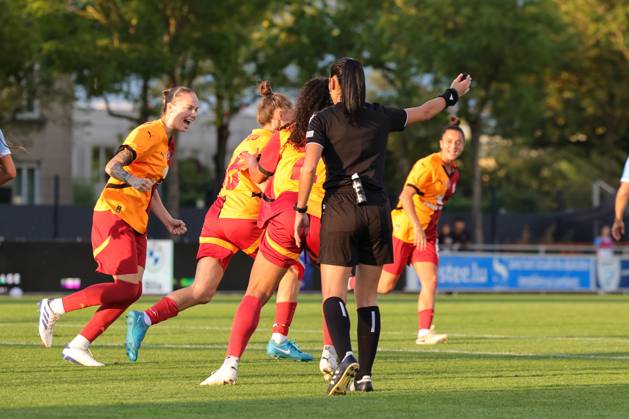 UWCL RACING UNION VS GALATASARAY Galatasaray players celebrating the ...