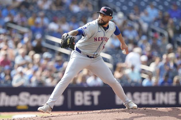 Toronto, On, CAN: New York Mets pitcher Sean Manaea reacts as he is ...
