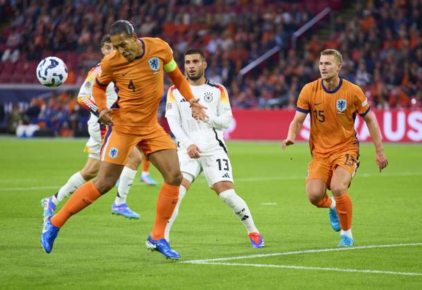 Deniz Undav, DFB 26 compete for the ball, tackling, duel, header ...