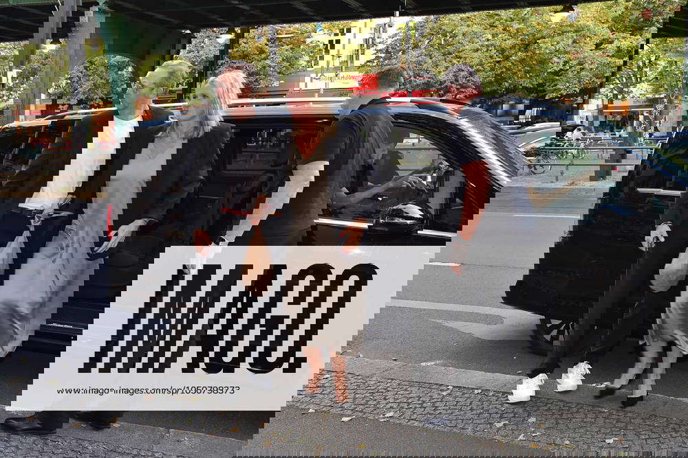 The parents Axel Schulz, Beate Wagner from Basketballer Brueder, Moritz ...